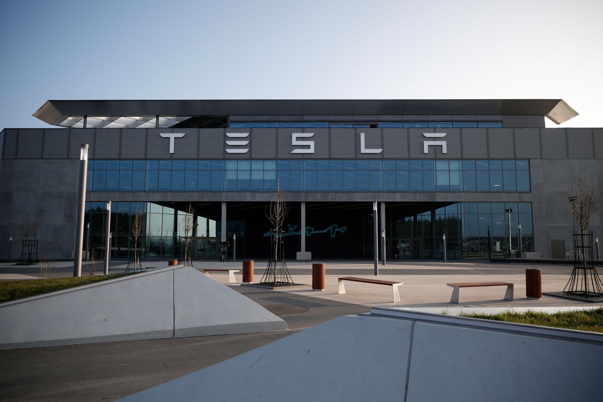 Tesla fährt Betrieb hoch - Musk-Besuch angekündigt